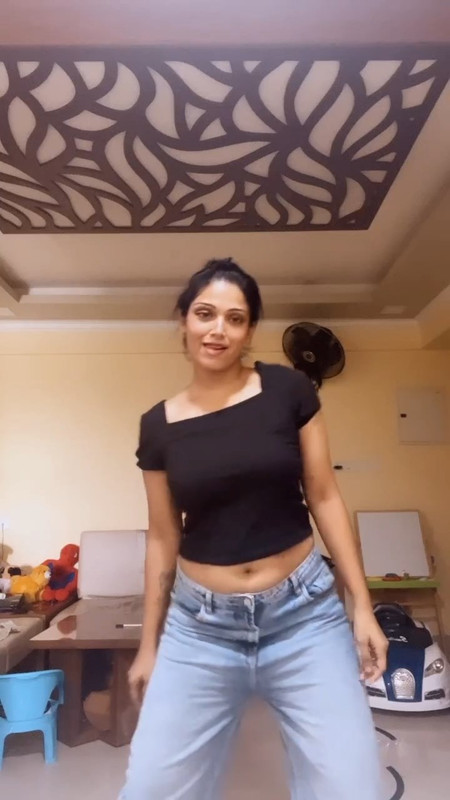 Avantika Mohan Sexy Navel mp4 snapshot 00 25 457 — Postimages