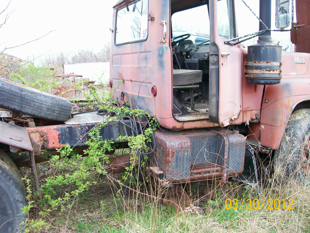 lot 3 R600 Red Gasser Single Axle 2 — Postimages
