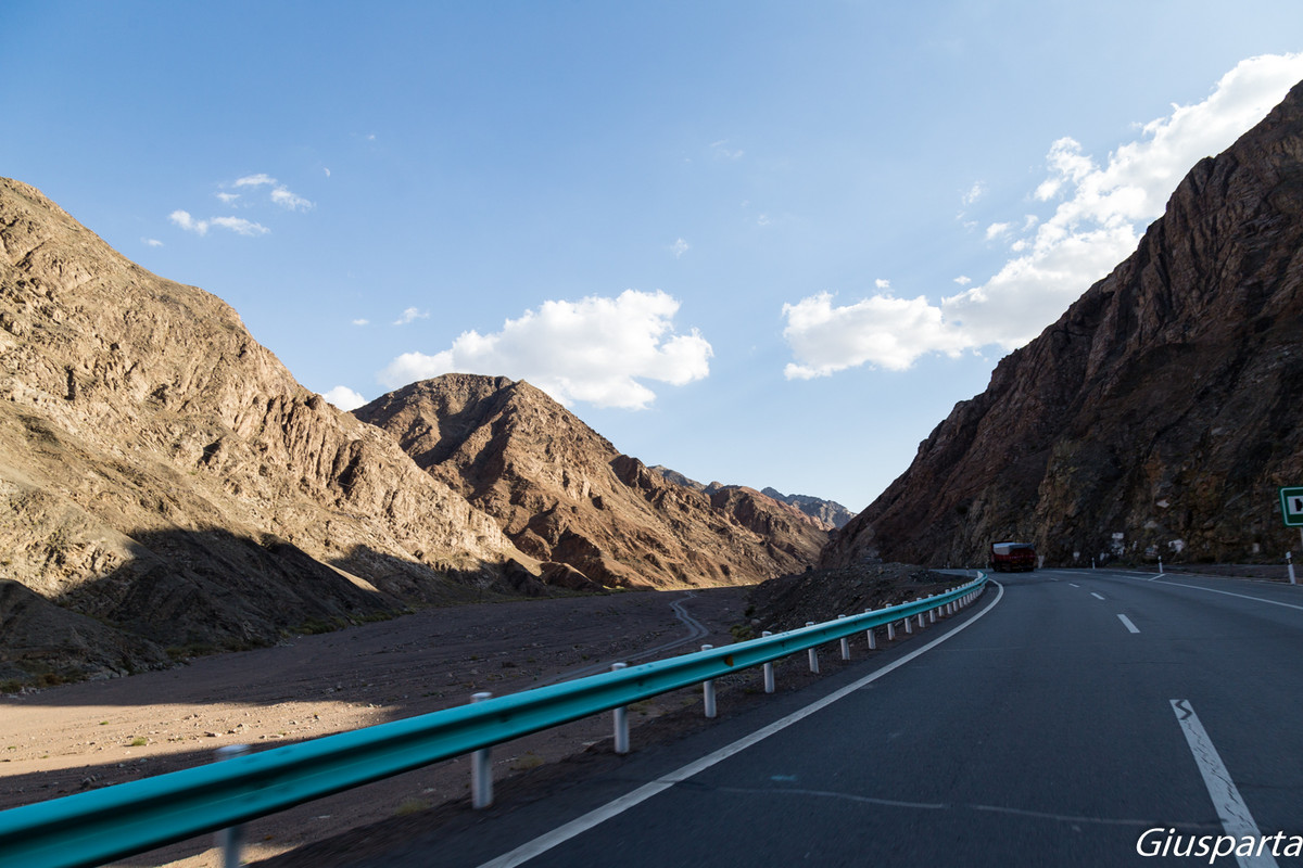 IMG 4951 Road from Urumqi to Korla — Postimages