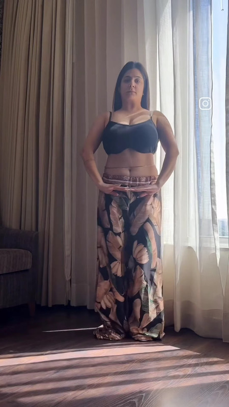 busty desi lady hige tits and navel in black bra mp4 snapshot 00 00 537 — Postimages