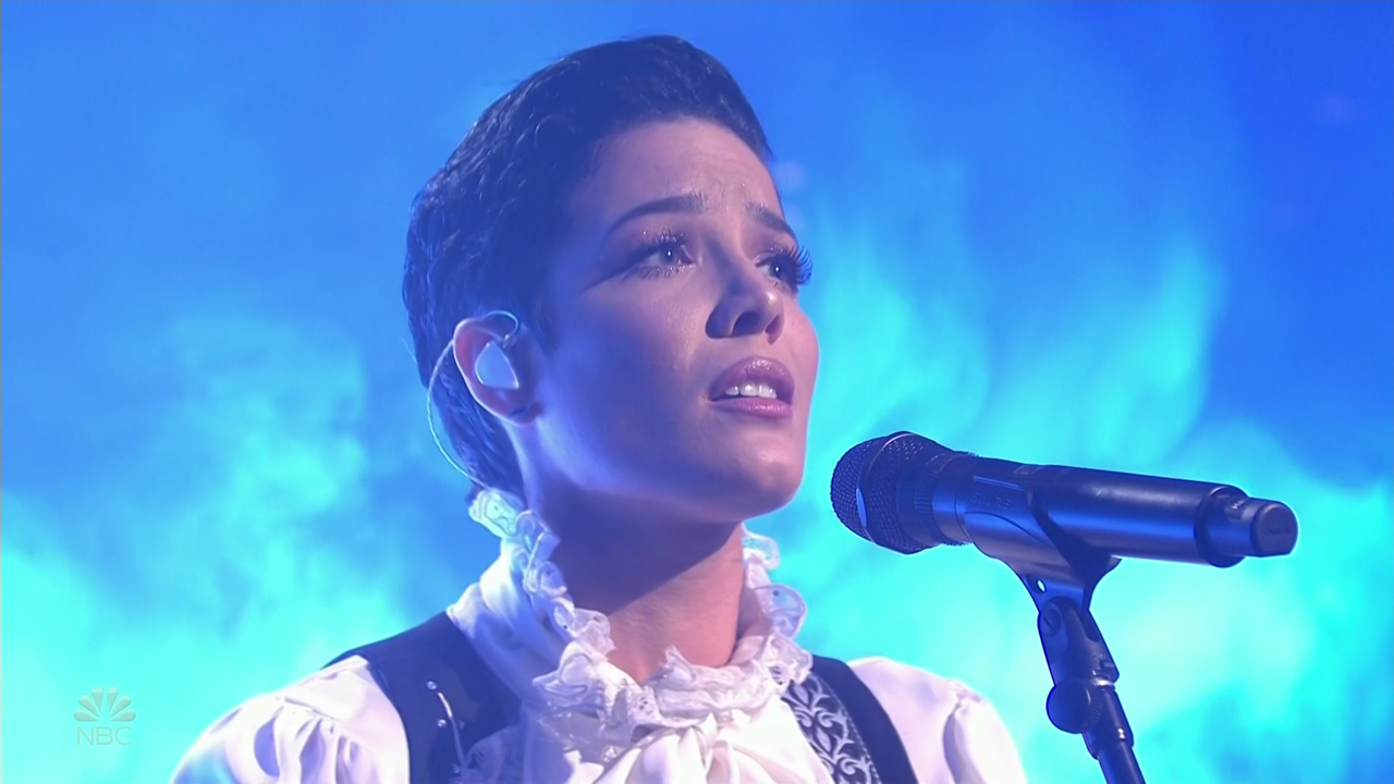 Halsey Finally beautiful stranger, Saturday Night Live,2020 jan ...