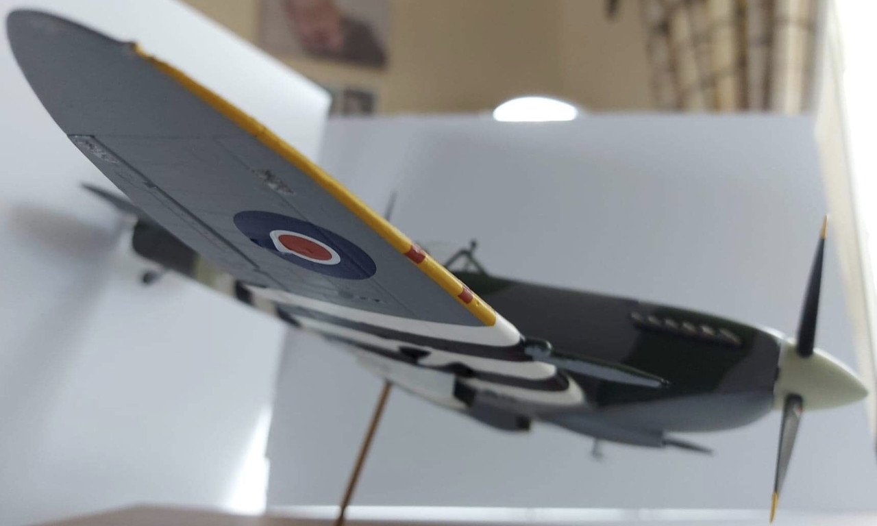 Revell Spitfire MkiX MH454 FU-N 1/32 - Ready for Inspection - Aircraft ...