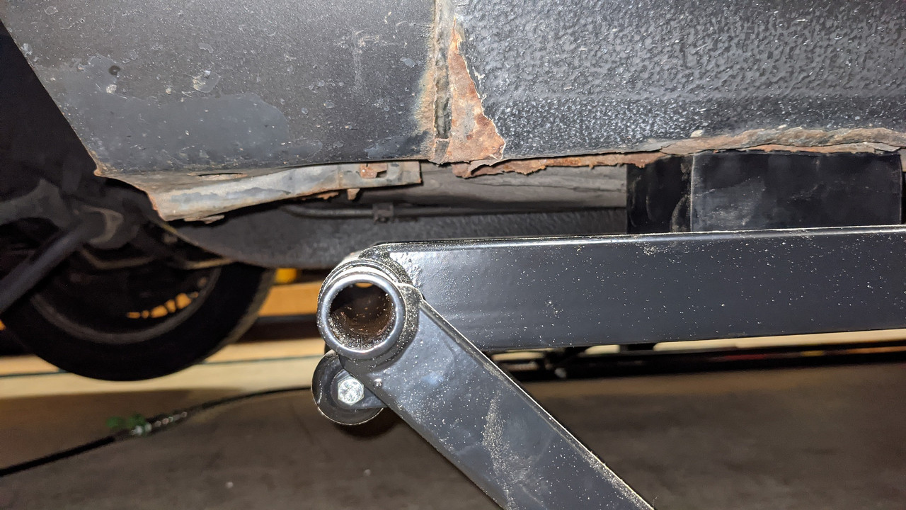 Drivers front jack point — Postimages