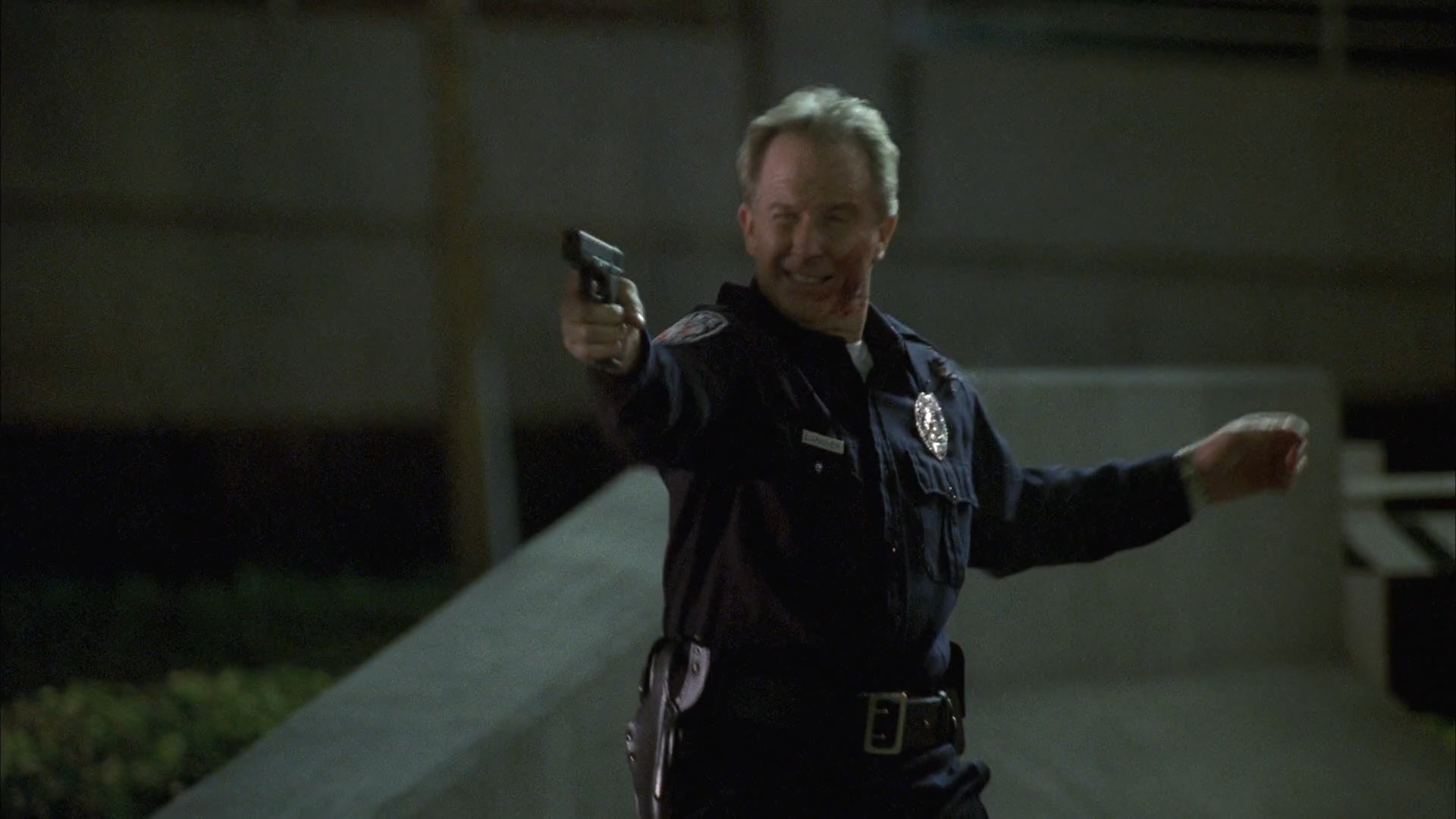 AIRPORT COP — Postimages