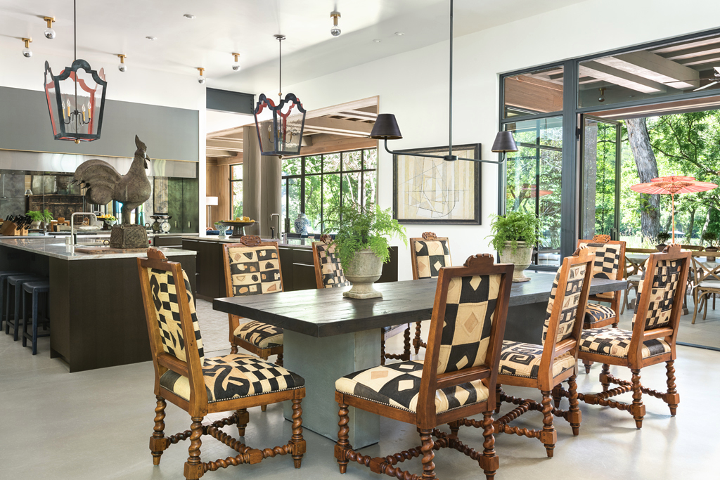 Joe Rogan Buys $14.4 Million Mansion In Austin, Texas (PHOTOS) | MiddleEasy