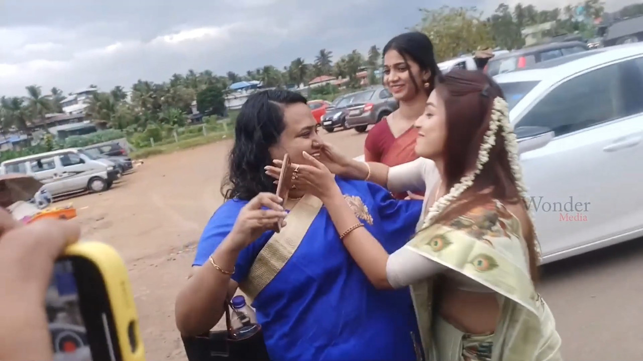 Moksha Sexy Open Big Deep Navel hole in set Saree mp4 snapshot 00 27 273 — Postimages