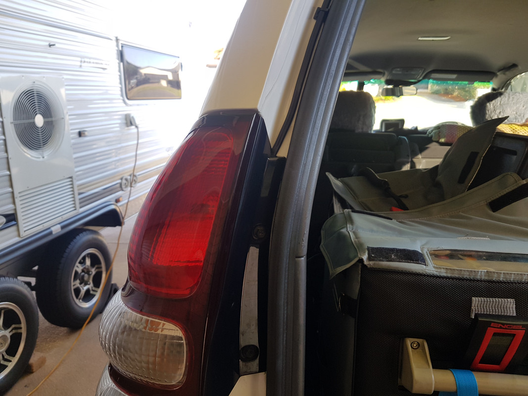 Wiring trhogh tail light — Postimages