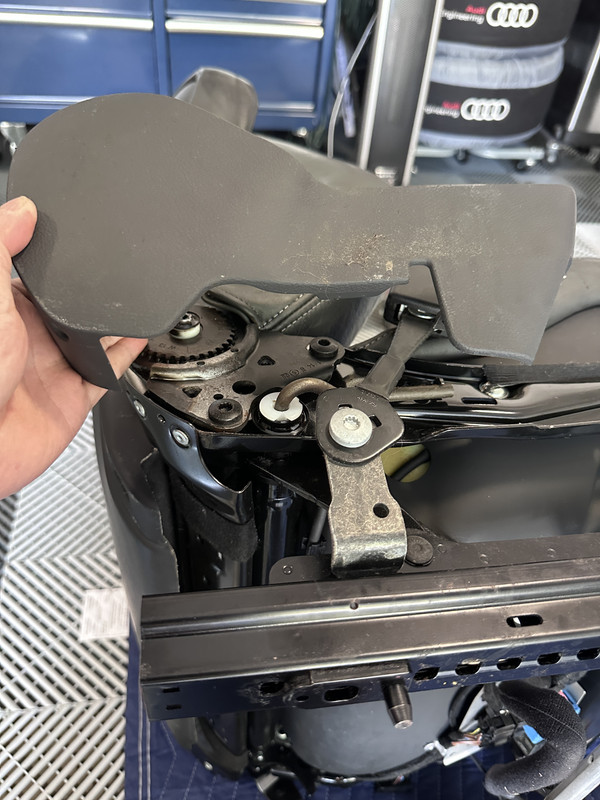 Wingback assembly 22 — Postimages