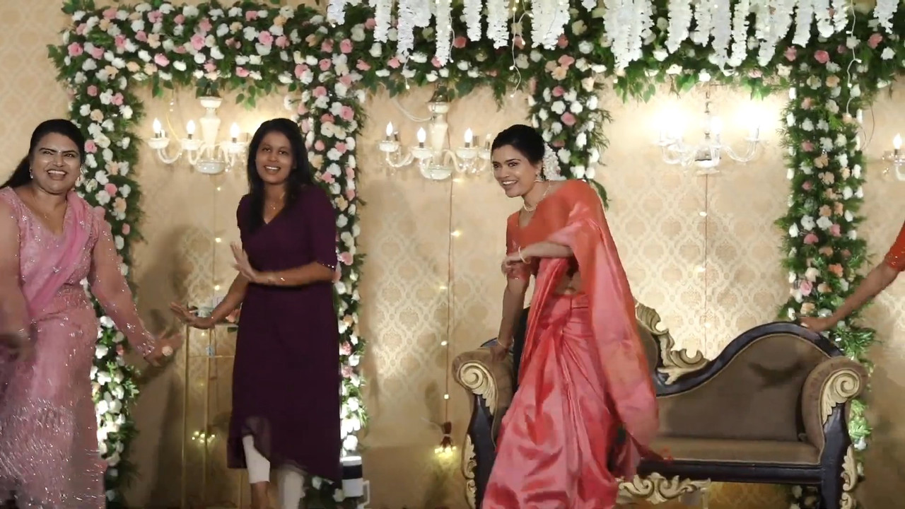 Kerala Wedding Bridal Dance Navel Show in pink saree mp4 snapshot 00 36 946 — Postimages