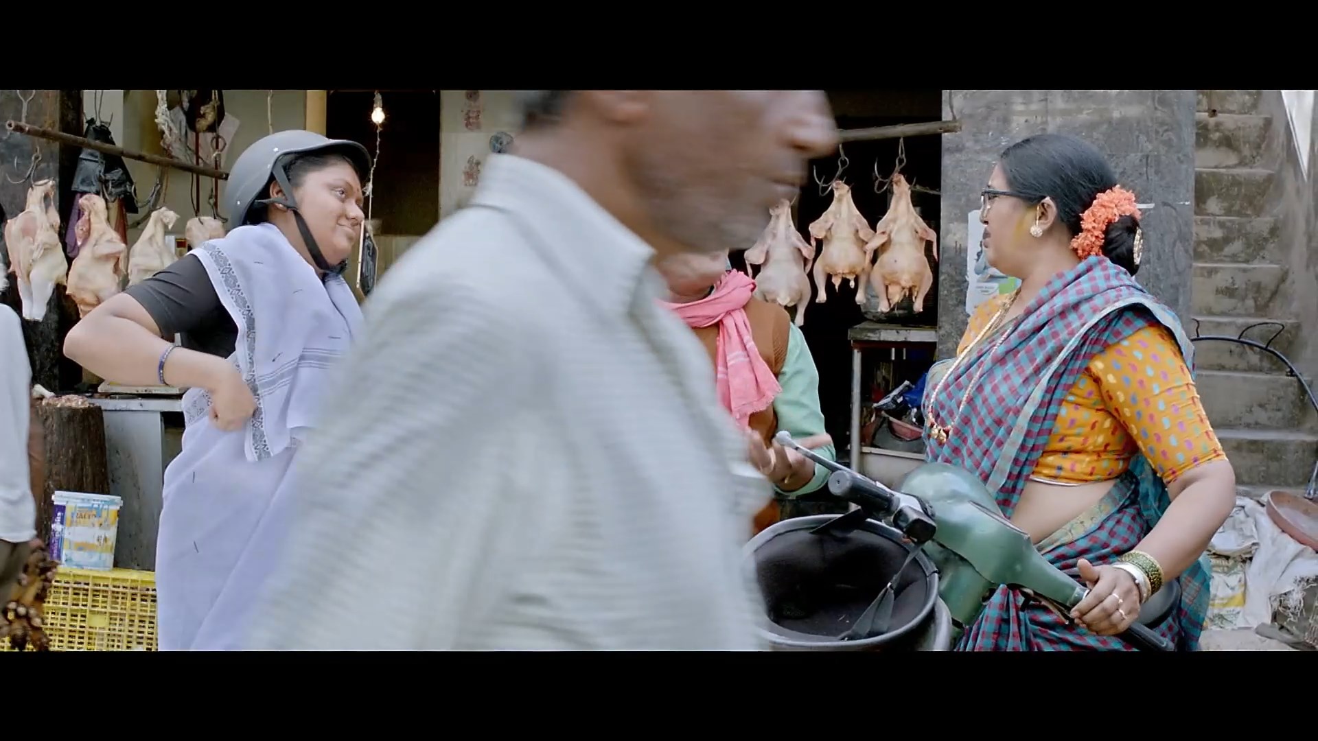 Milf Veena Sundar Sexy Big Boobs and Open deep navel show in saree mp4 ...