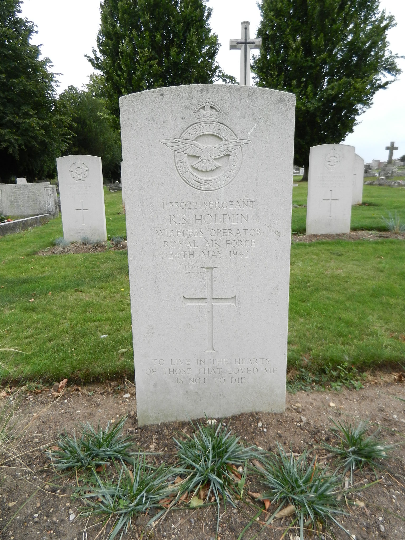 Holden Grave — Postimages