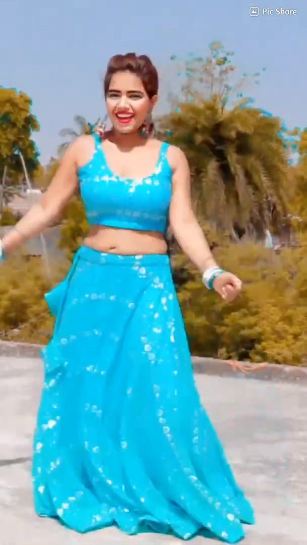 Le Le Aiha Coca Cola Puja Yadav Hot Dance mp4 0003 — Postimages