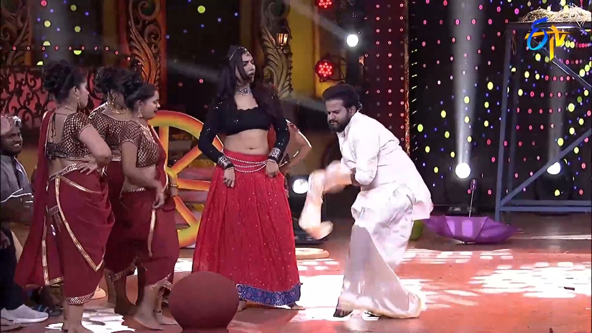 Vishnupriya Sizzling Item Dance Dhee mkv snapshot 01 41 558 — Postimages
