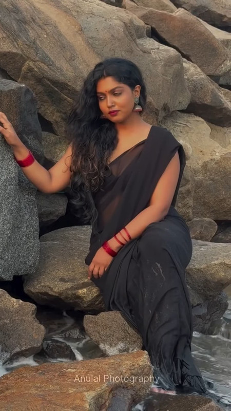 chaithra praveen hot photoshoot in black saree mp4 snapshot 00 13 515 — Postimages