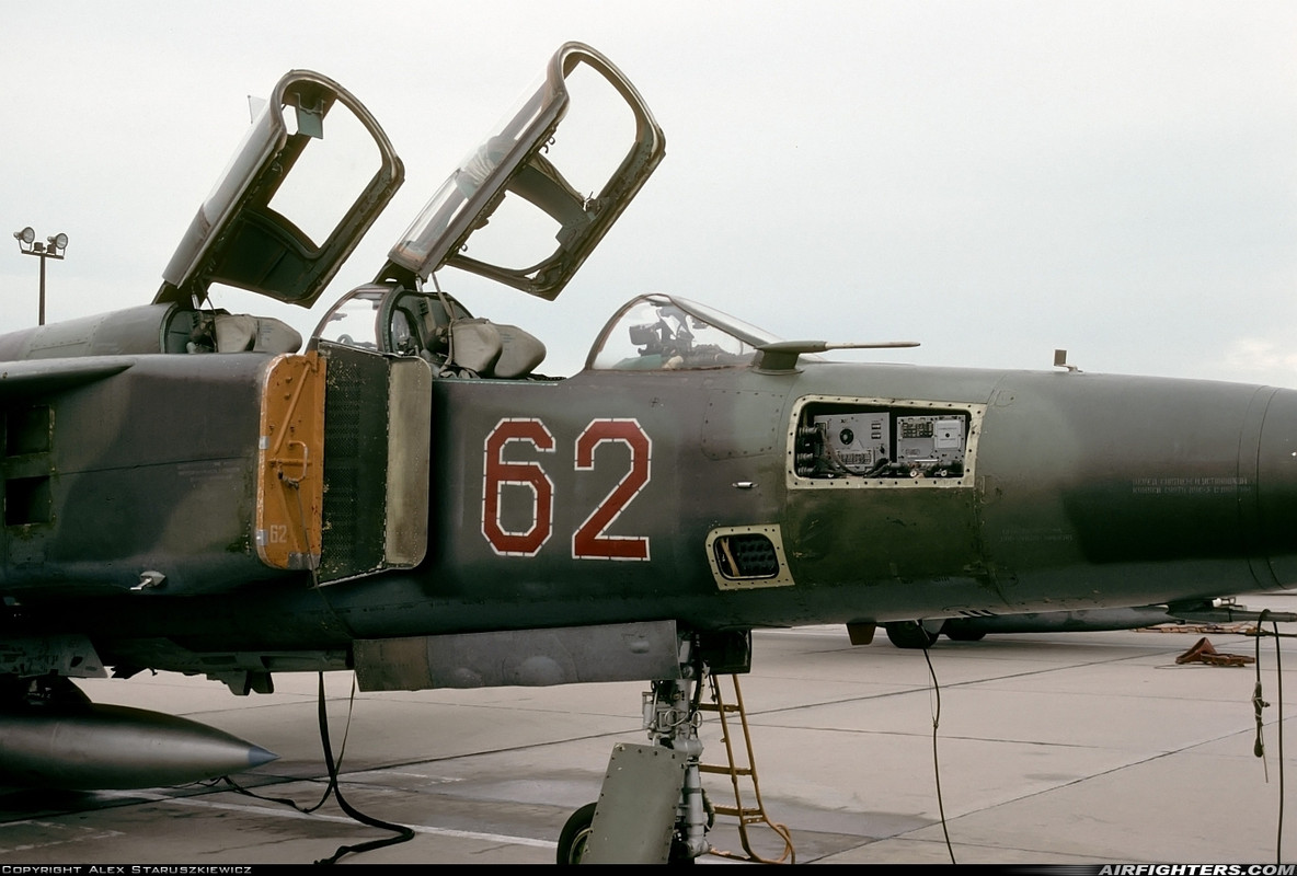 296 IAP Mig 23 UB 62 Red 0904012 06 08 1992 — Postimages