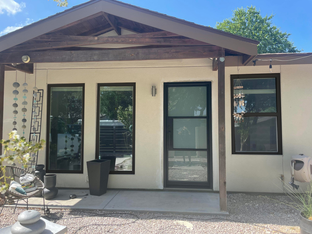 black window — Postimages