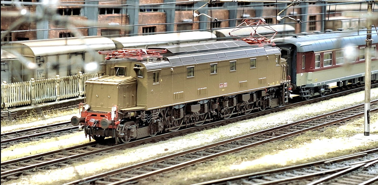 e 428 001 4 — Postimages