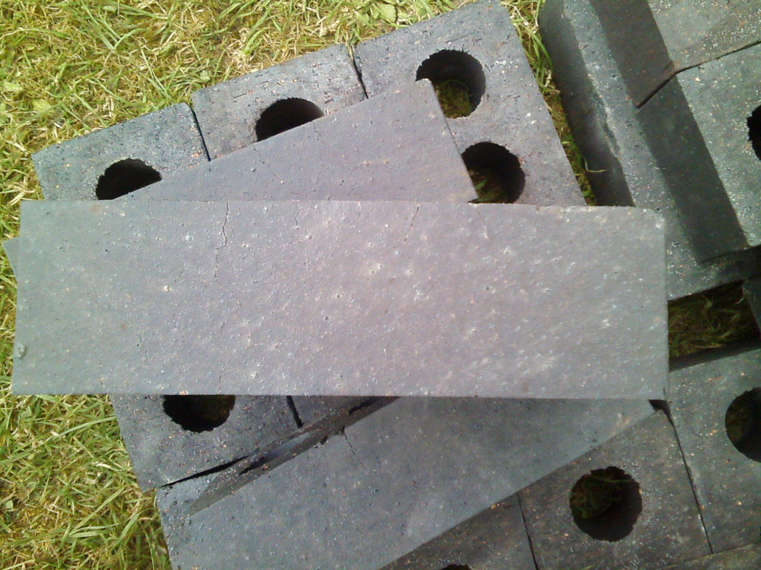 Surface Cracks in Bricks - Masonary Paint , Water Seal? | Screwfix ...