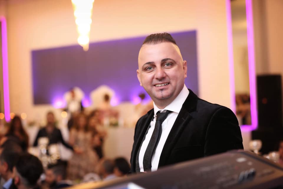 Classify Assyrian singer Adkar