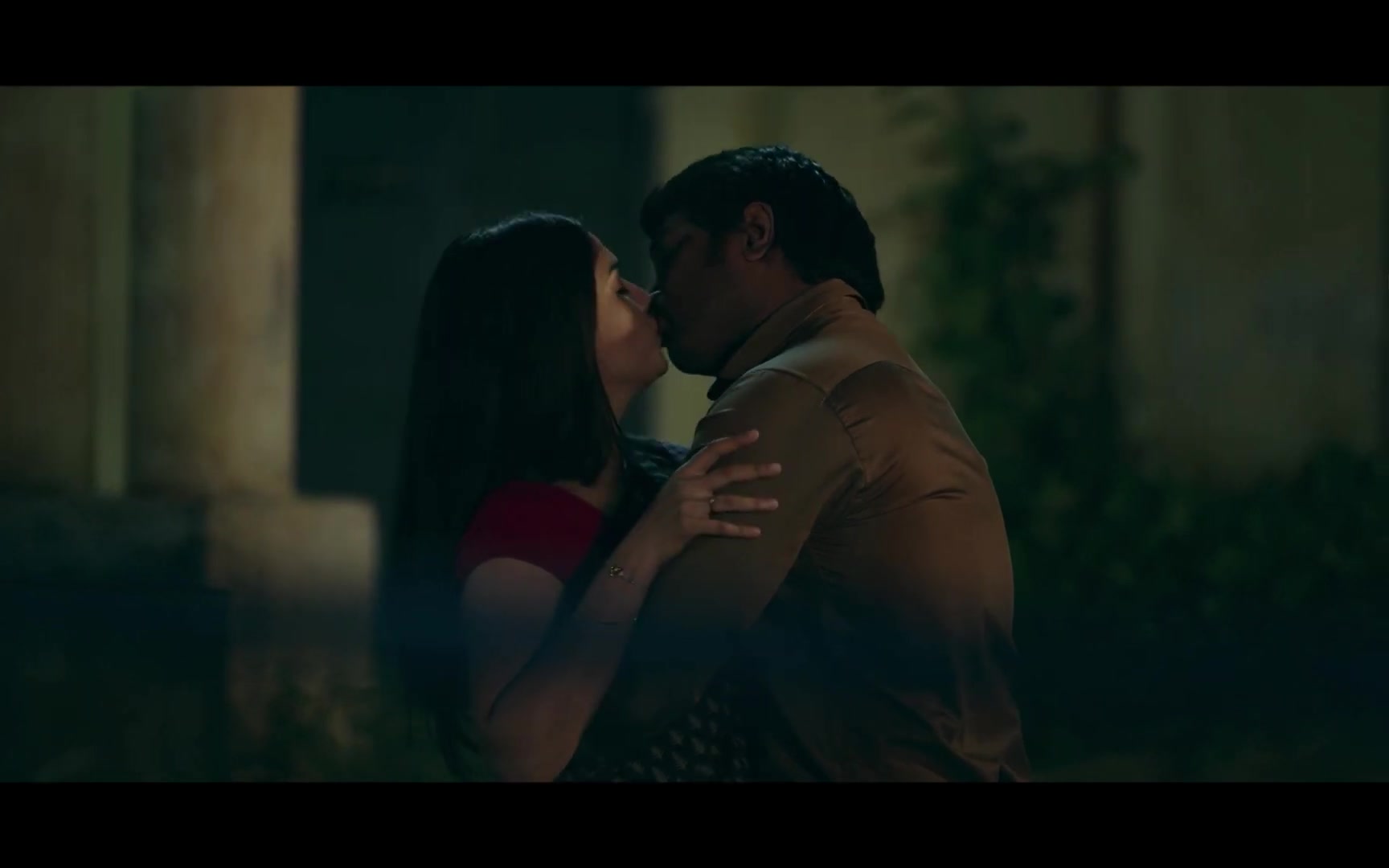 Sunaina HOT new lip lock kiss scene 32 Postimages