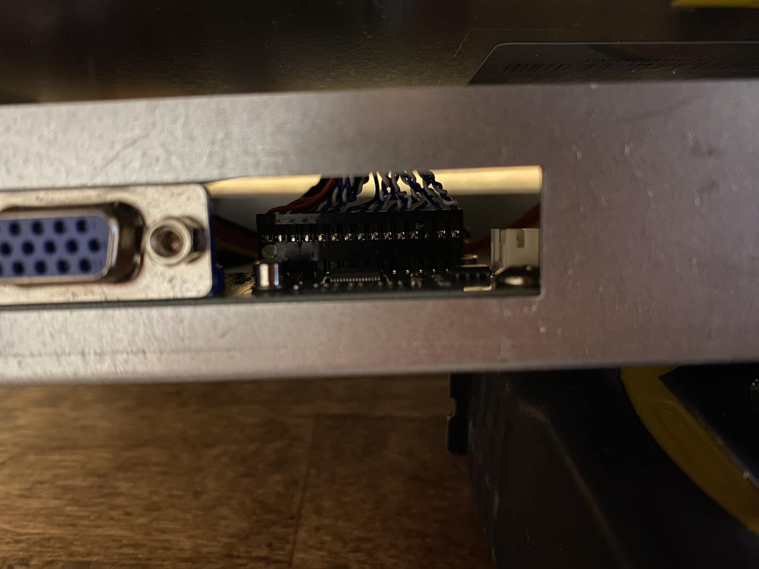 Mysterious monitor input next to VGA : r/buildapc