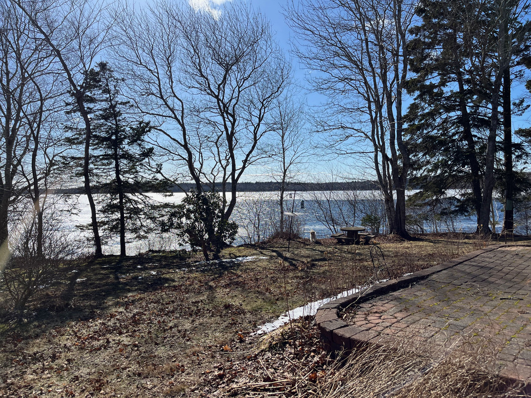 Ellenwood Lake partia open water — Postimages