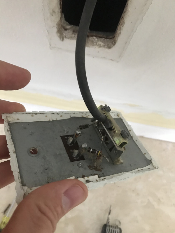 Any idea what this weird outlet is for? : r/askanelectrician