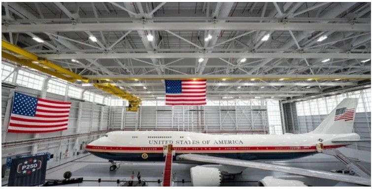 So what do you think of the New Air Force One paint job? - 24hourcampfire