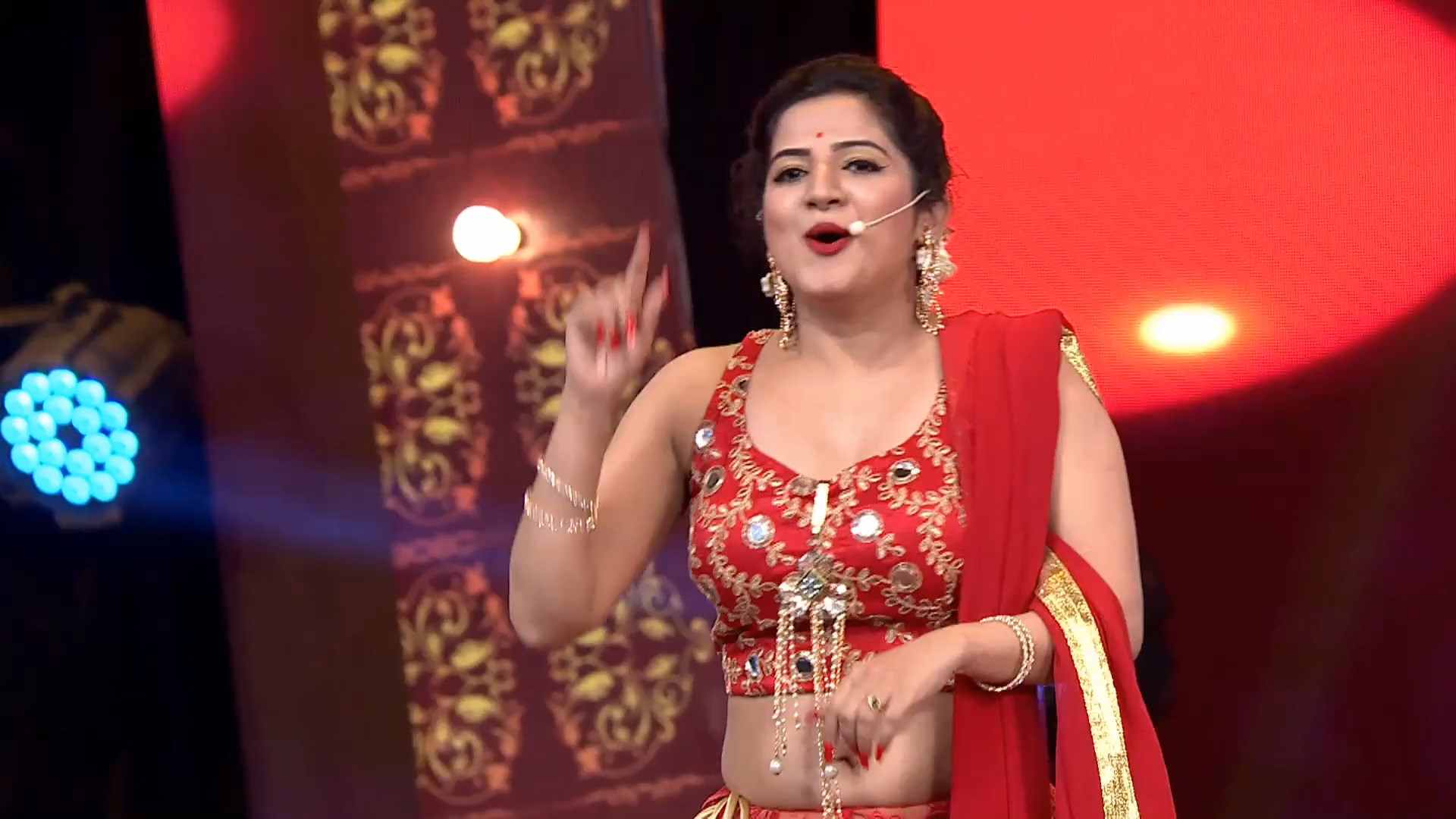 Kannada TV Anchor Anushree Big Deep Open Navel Show mp4 snapshot 01 13 ...