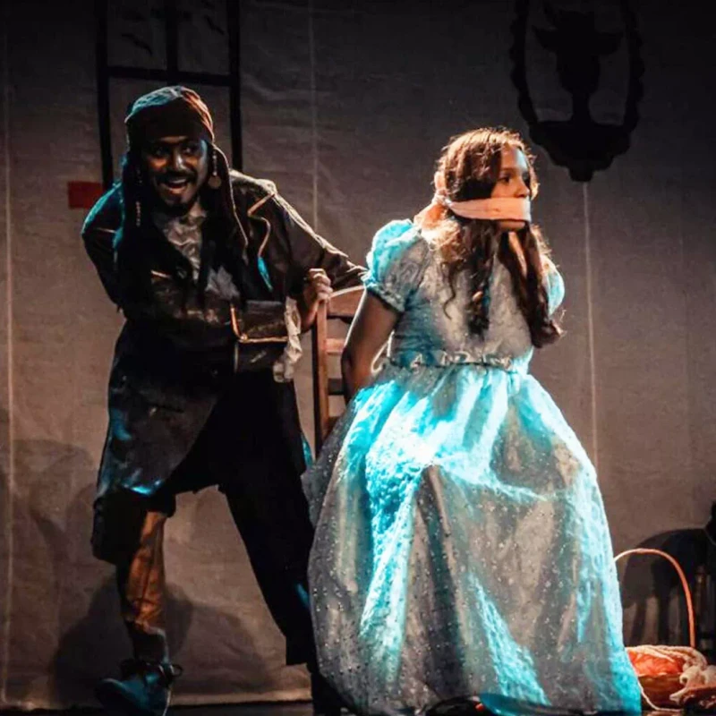 Pluft, O Fantasminha - Western Civilization