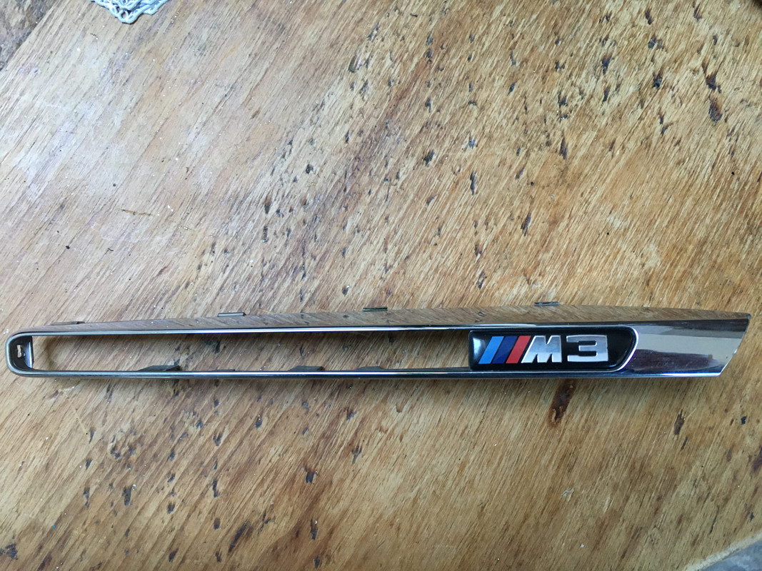 Side grille — Postimages