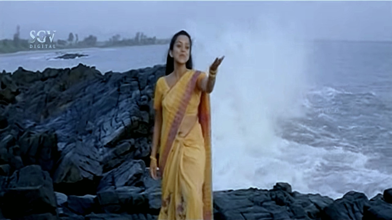 Aparna Krishnappa Hot Steamy Wet Scene Showing Big Deep Navel and Boobs ...