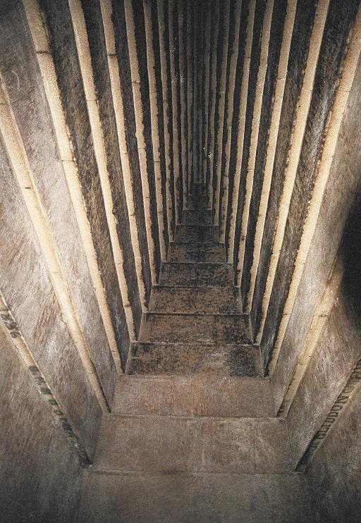 Vaulted ceiling chamber inside the Red Pyramid — Postimages