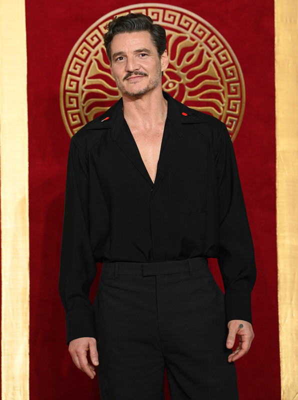 Pedro Pascal 068 — Postimages
