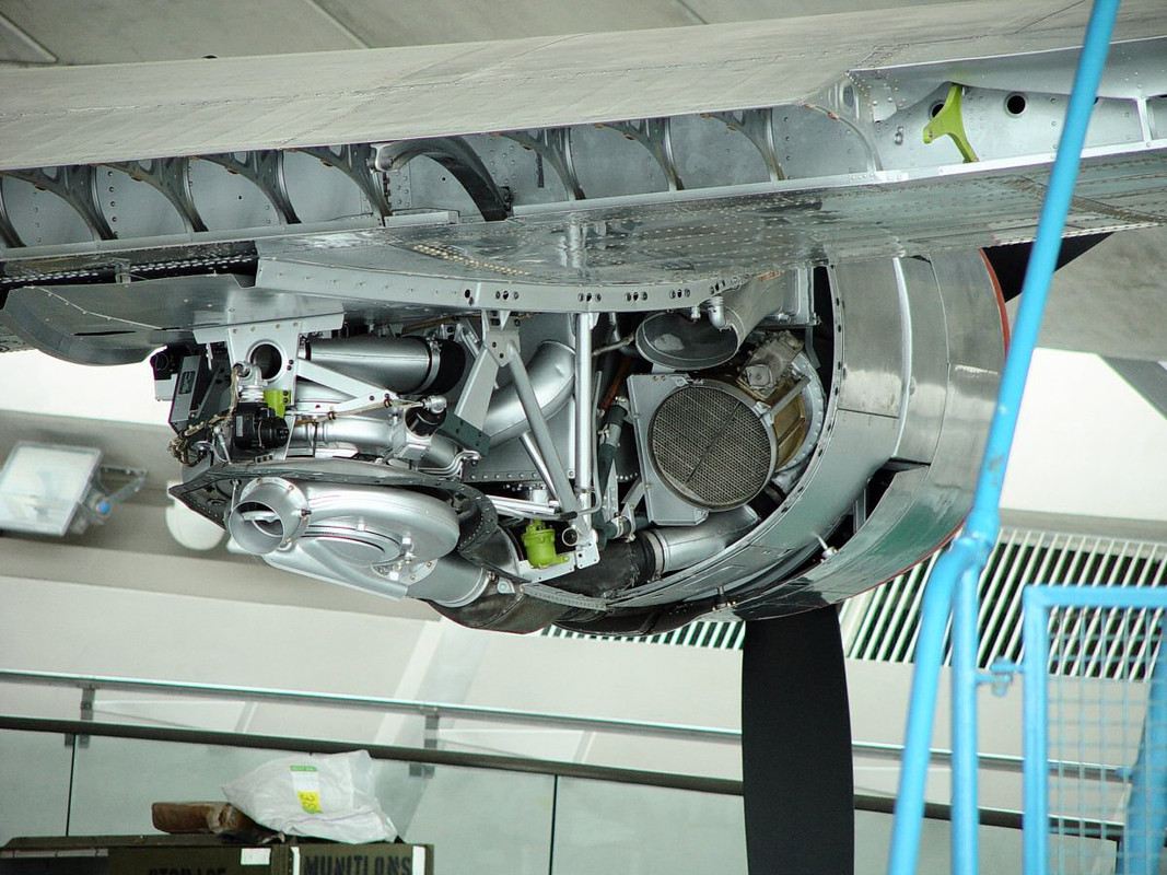 B-24 Liberator rear engine nacelles, lower wing - Aircraft WWII ...