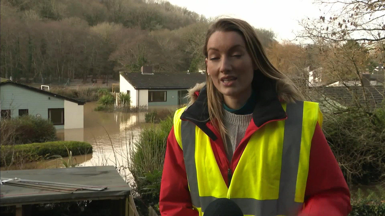 Grace Pascoe 191220 mp4 snapshot 01 05 [2020 12 19 22 42 39] — Postimages