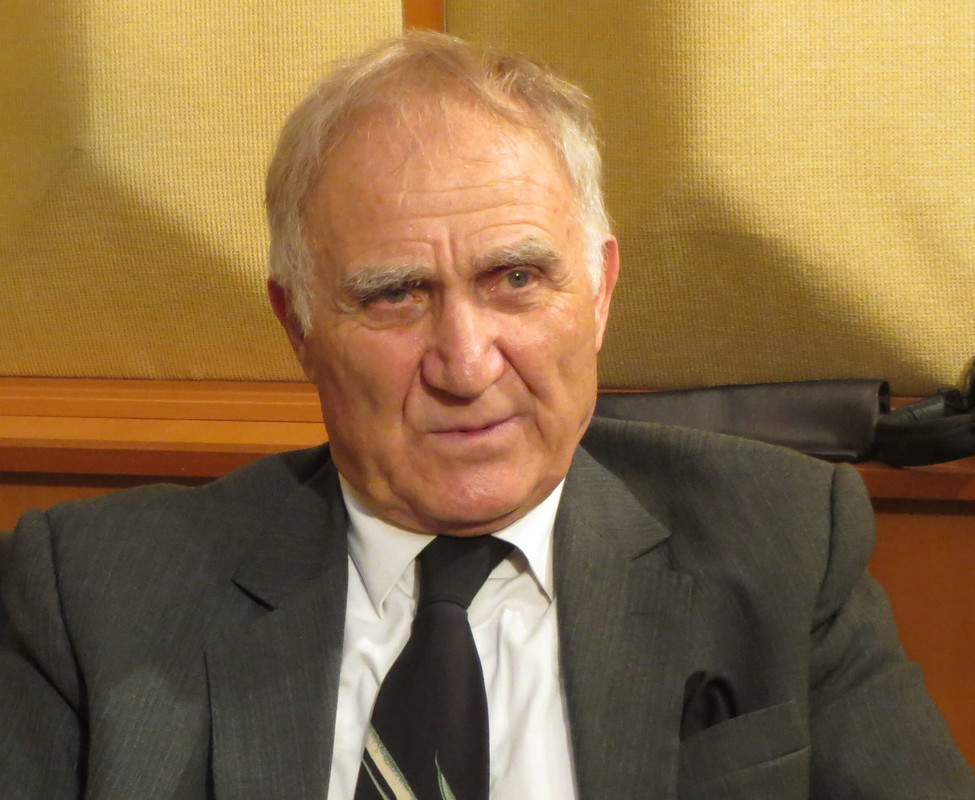 Classify/Place a Light Iranian - Footballer Hossein Kalani