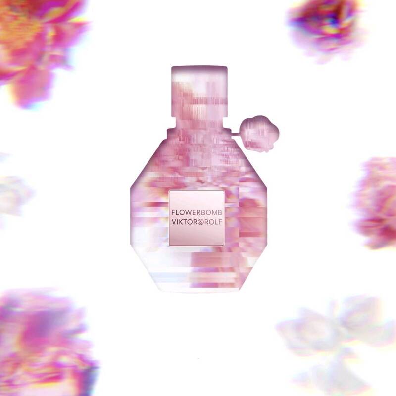 Emily Ratajkowski è il nuovo volto di Flowerbomb - Wondernet Magazine