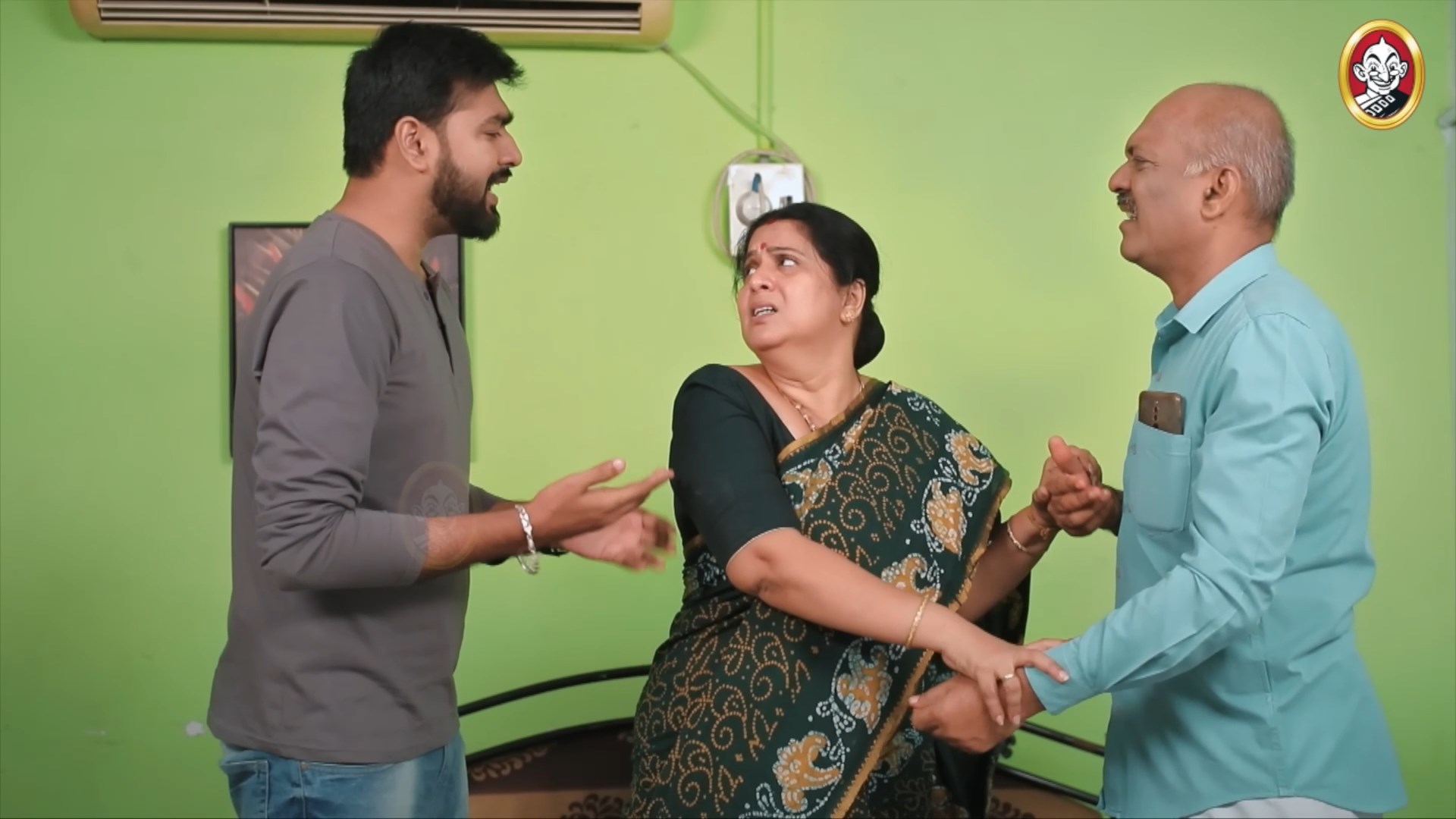 Roopashree Big Navel slips in Saree mp4 snapshot 00 03 140 — Postimages