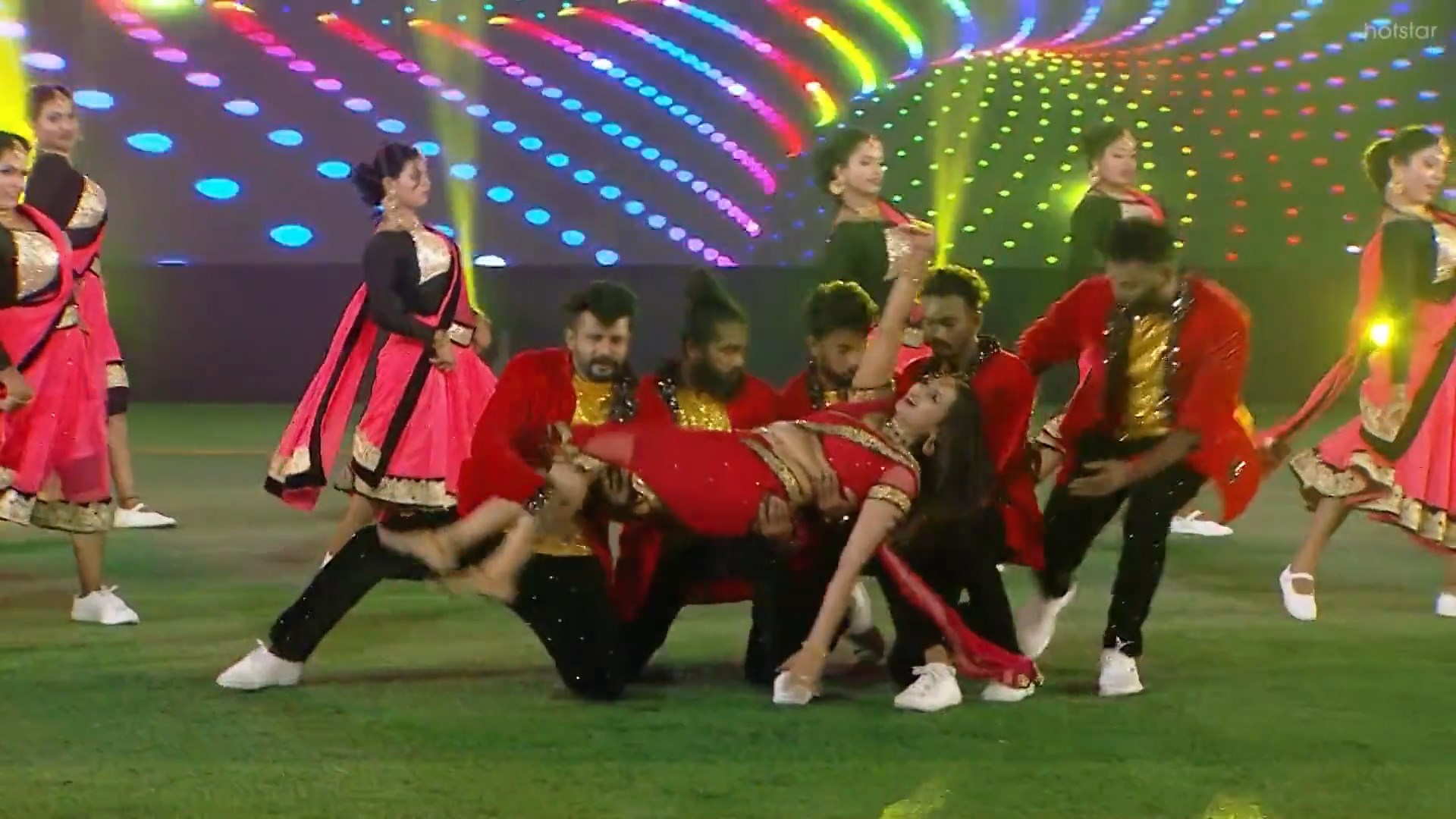 Saranya Anand Hot Sexy item Dance on Stage mkv snapshot 00 48 640 ...