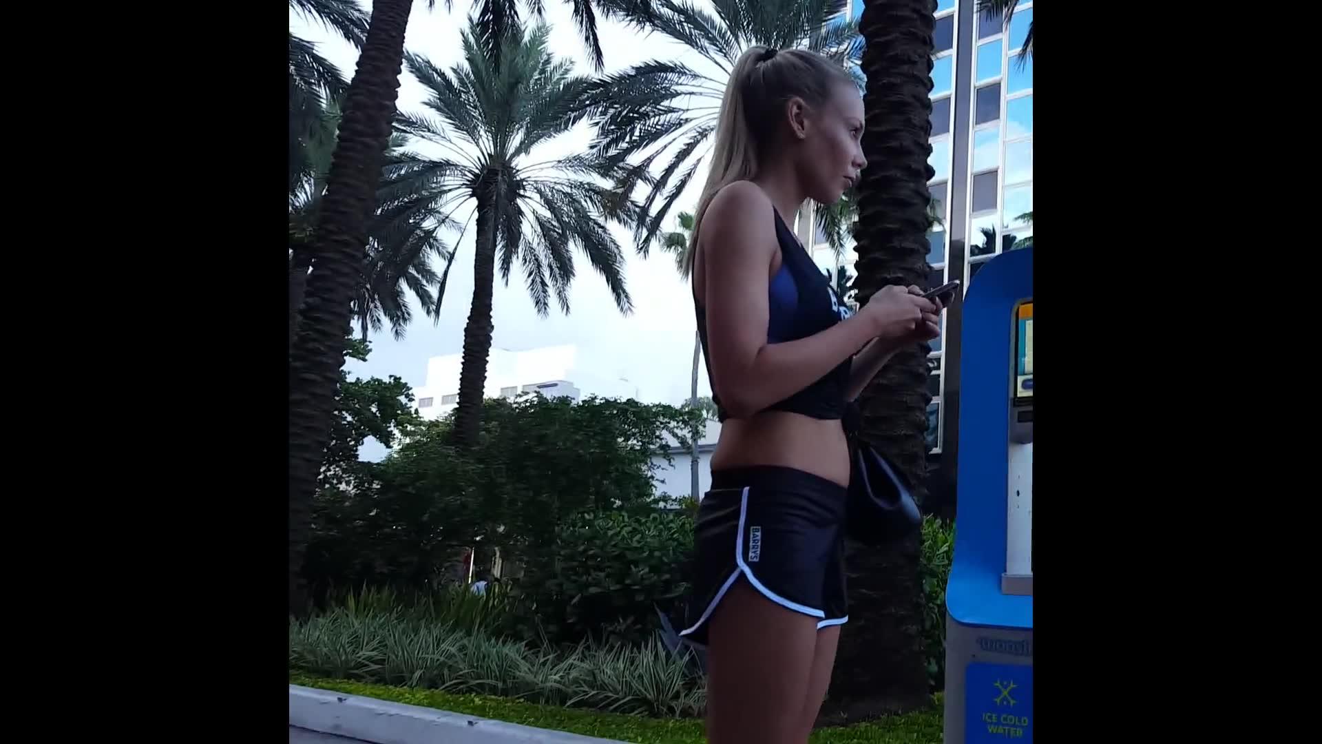 Fhjfj 1975 Candid Voyeur Gorgeous Skinny Blonde Model In Shorts — Postimages