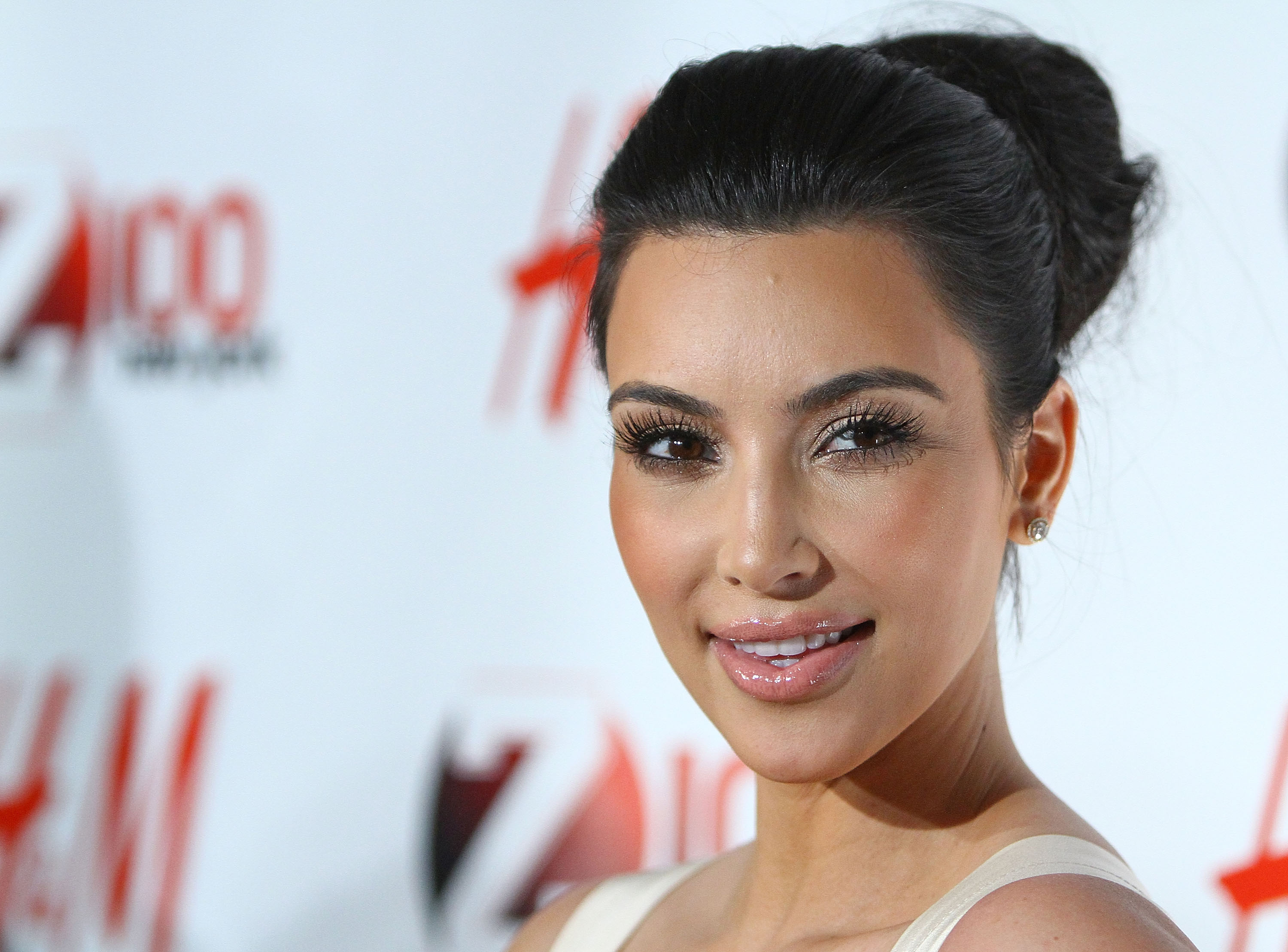 63071 Kim Kardashian 2010 12 10 Z100s Jingle Ball2010 060 122 584lo — Postimages