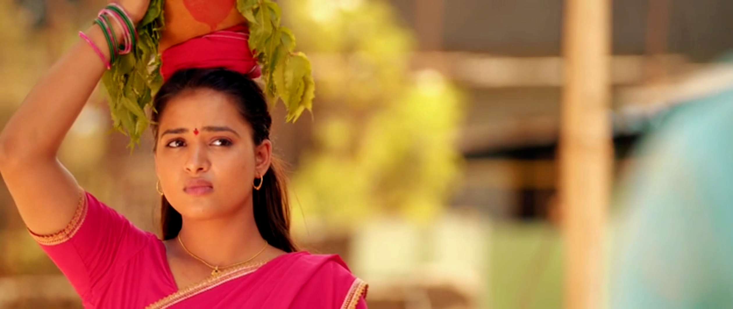 Vishika Kota navel scene 00 00 12 25 Still002 — Postimages