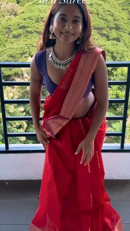Desi Girl Hot In Saree Removing Her Panties