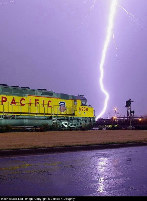 Train Lightning — Postimages