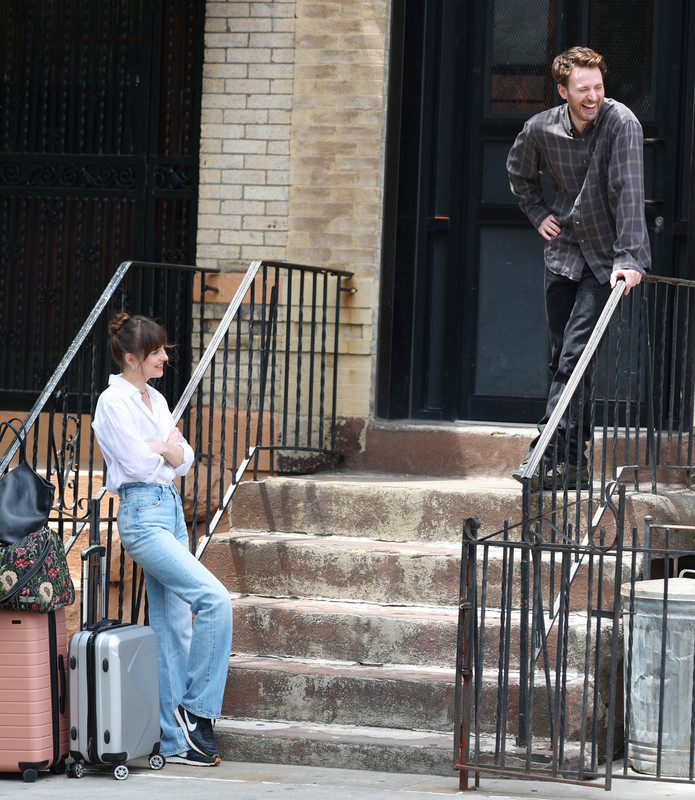 Dakota Johnson Films Materialists in Brooklyn New York 06 05 2024 53 — Postimages