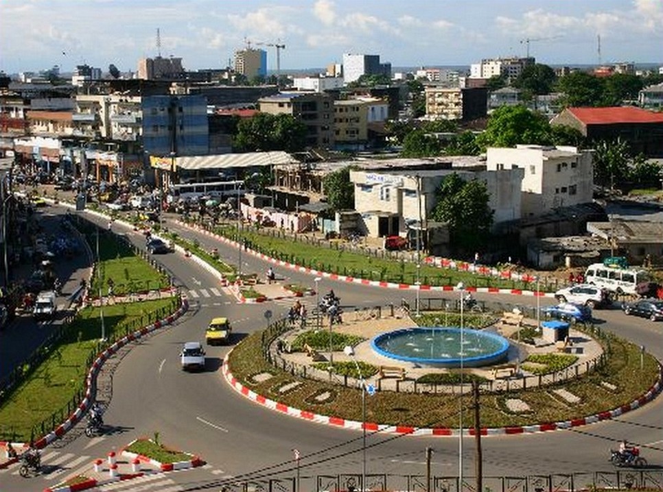 Douala (Cameroon) today. New photos from that large and dynamic city ...