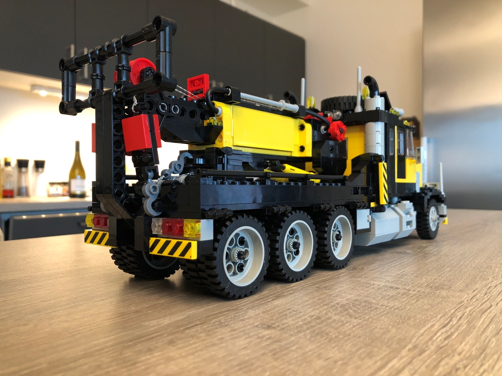 LEGO MOC Towtruck & Rotator with V12 in Yellow by rayb | Rebrickable ...