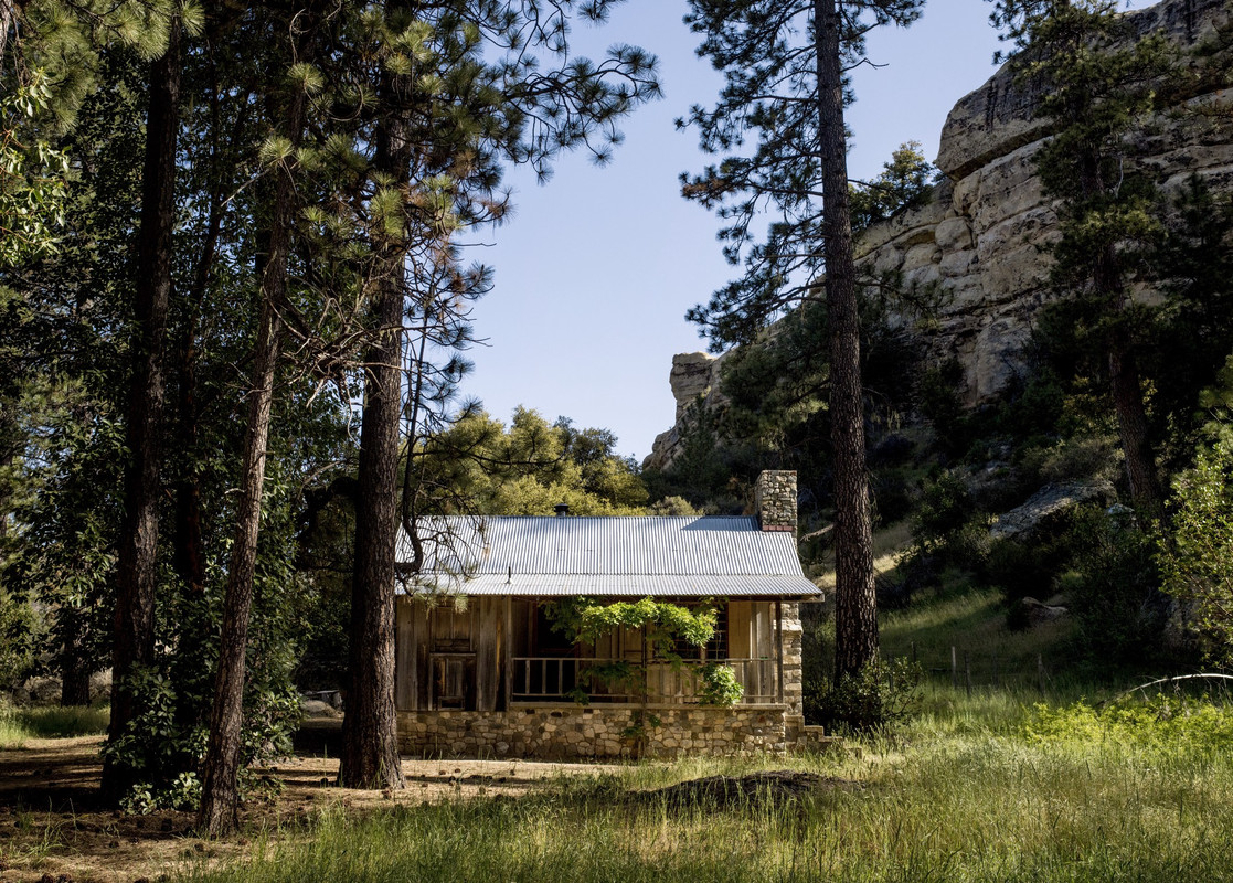 Jack English cabin 2 — Postimages