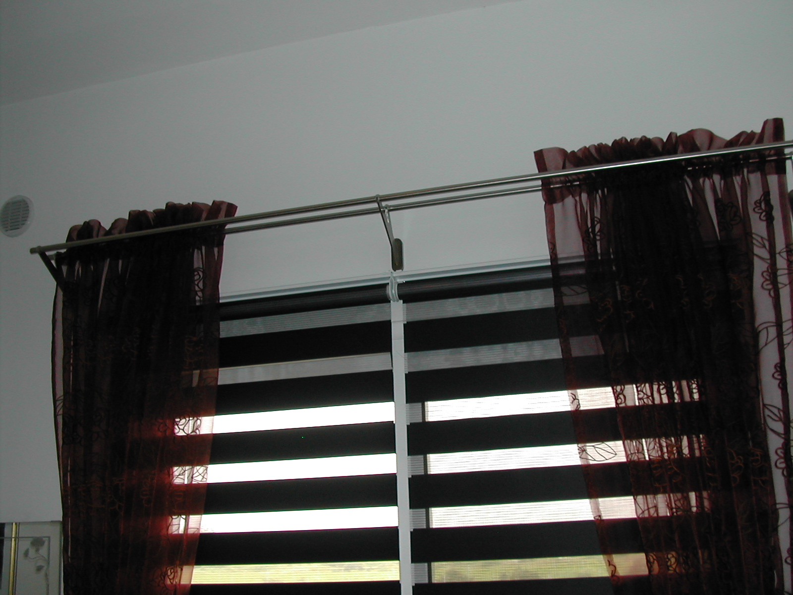 Double stainless steel curtain rail — Postimages